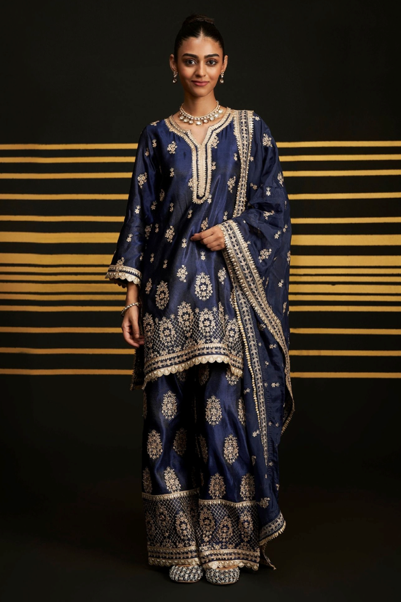 Mulmul Tissue Linen Vaari Navy kurta set with Vaari Dupatta.